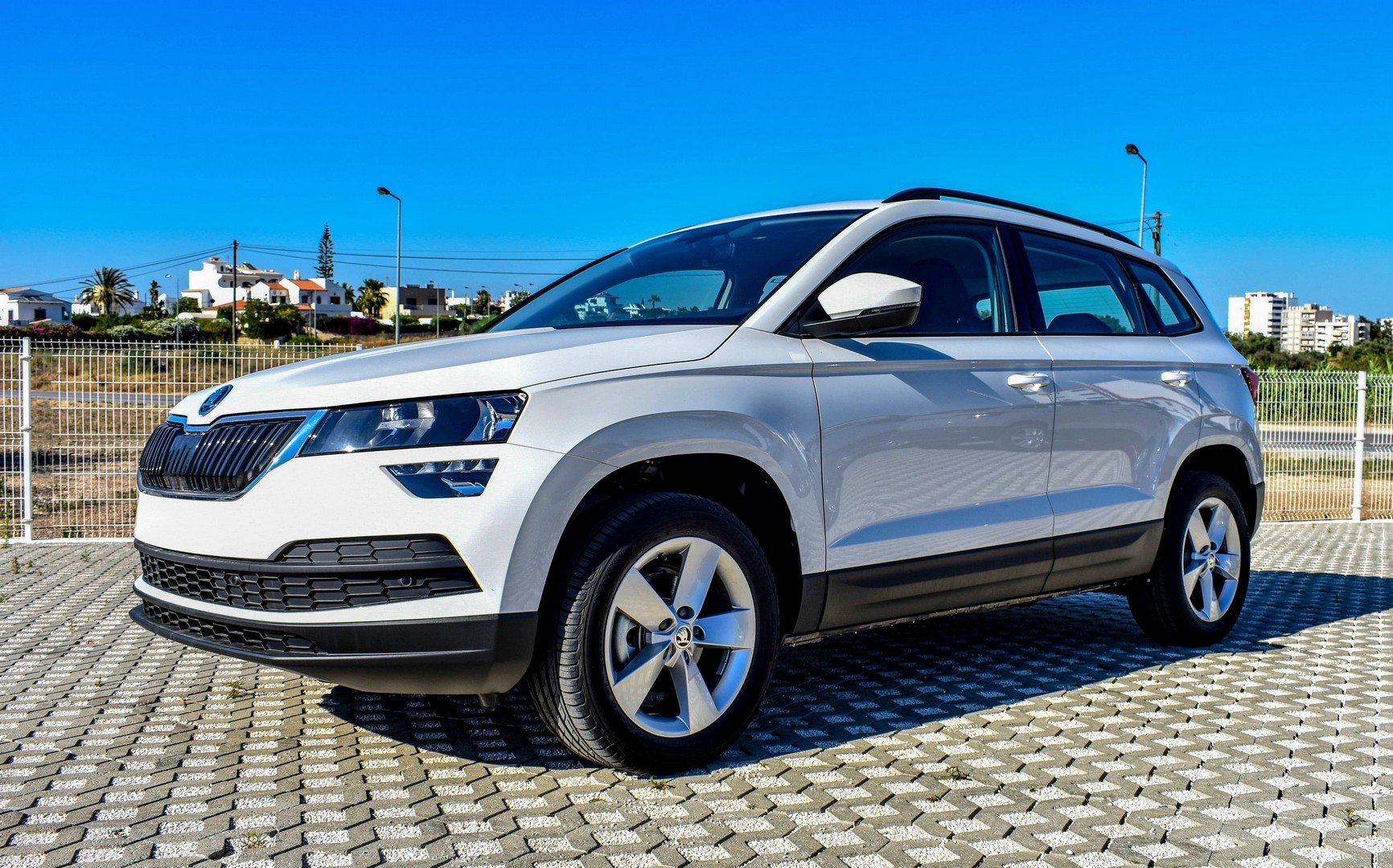 SKODA KAROQ 1.0 TSI 116 CV AMBITION – Carportil – Concessionário ...