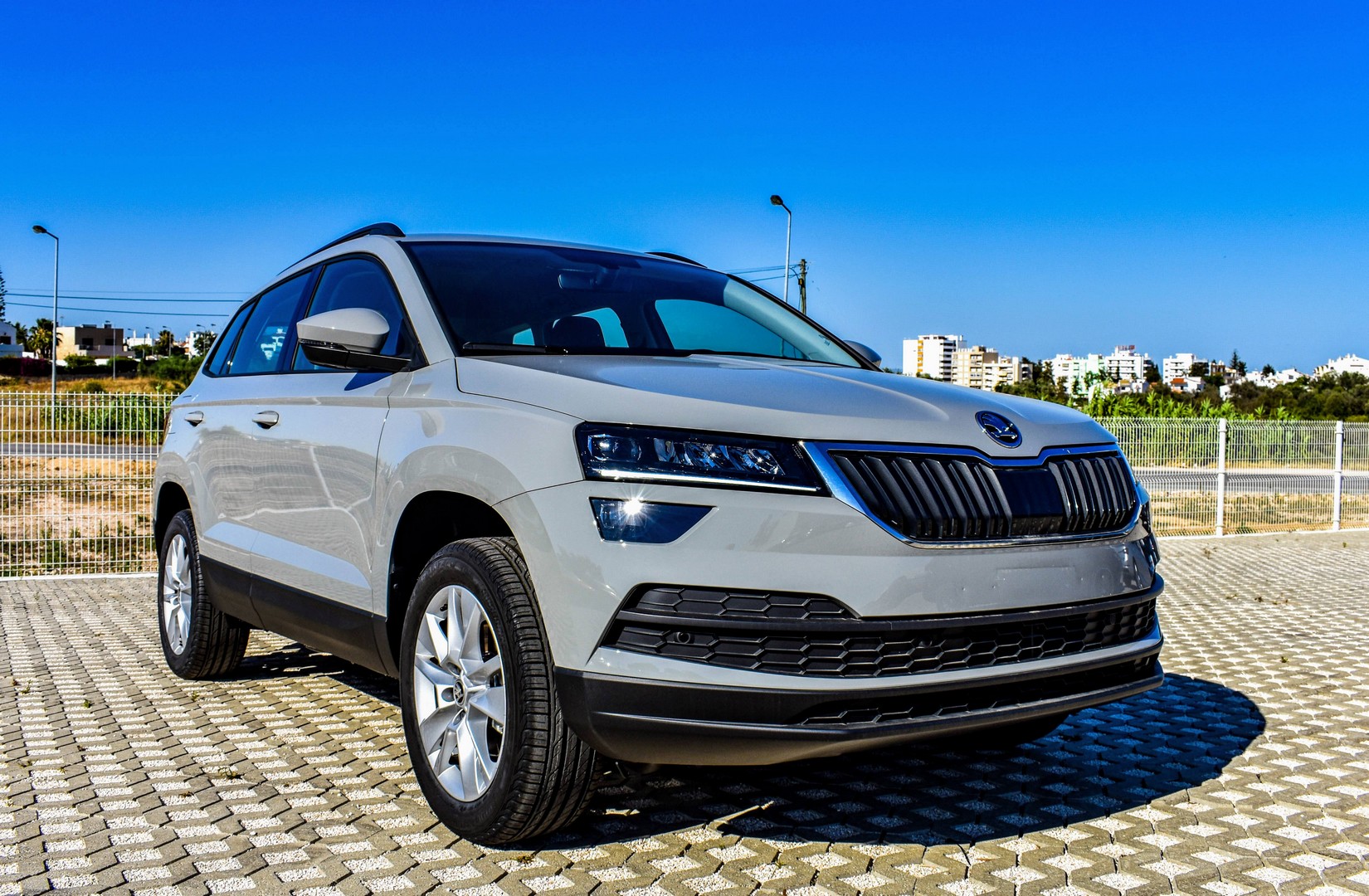 SKODA KAROQ 1.0 TSI 116 CV STYLE – Carportil – Concessionário ...
